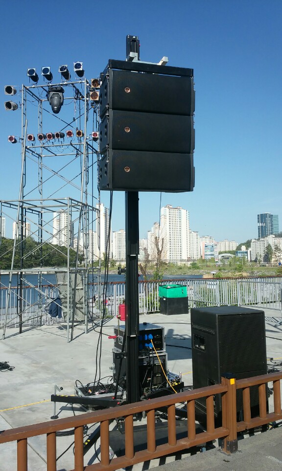 Fenix | Lifting tower with line array @ (south korea)